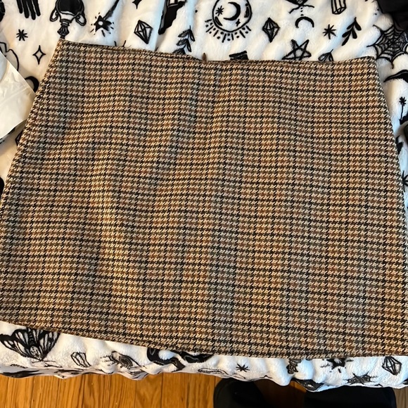 Brandy Melville | Skirts | Brandy Melville Tan Tweed Houndstooth ...